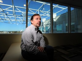 Yahoo CEO apologizes for bogus college degree but won't resign ...