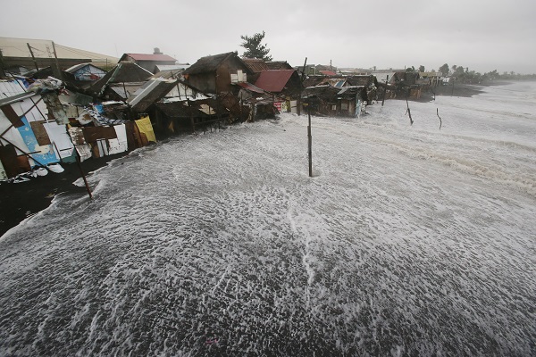 Netizens capture Typhoon Ruby's wrath | Inquirer Technology