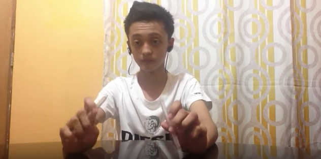 WATCH: Filipino pen drummer amazes The Chainsmokers | Inquirer Technology