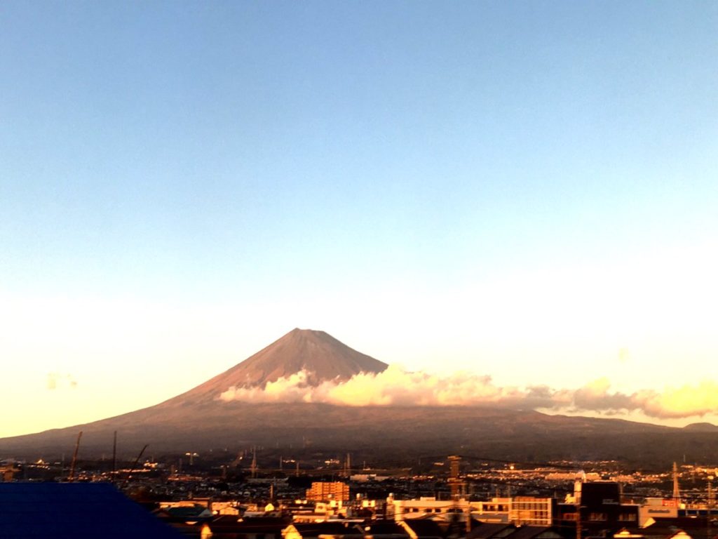 Mt. Fuji peak turns snowless, may be due to recent typhoon | Inquirer ...