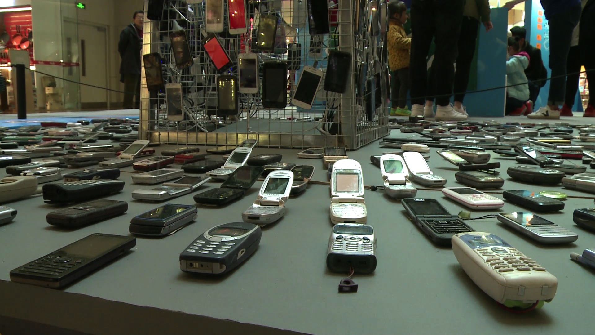 Cell phone 'Tower of Babel' highlights China e-waste problem | Inquirer ...