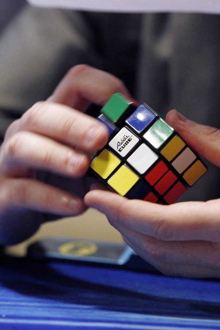 AI solves Rubik's Cube with no human help | Inquirer Technology