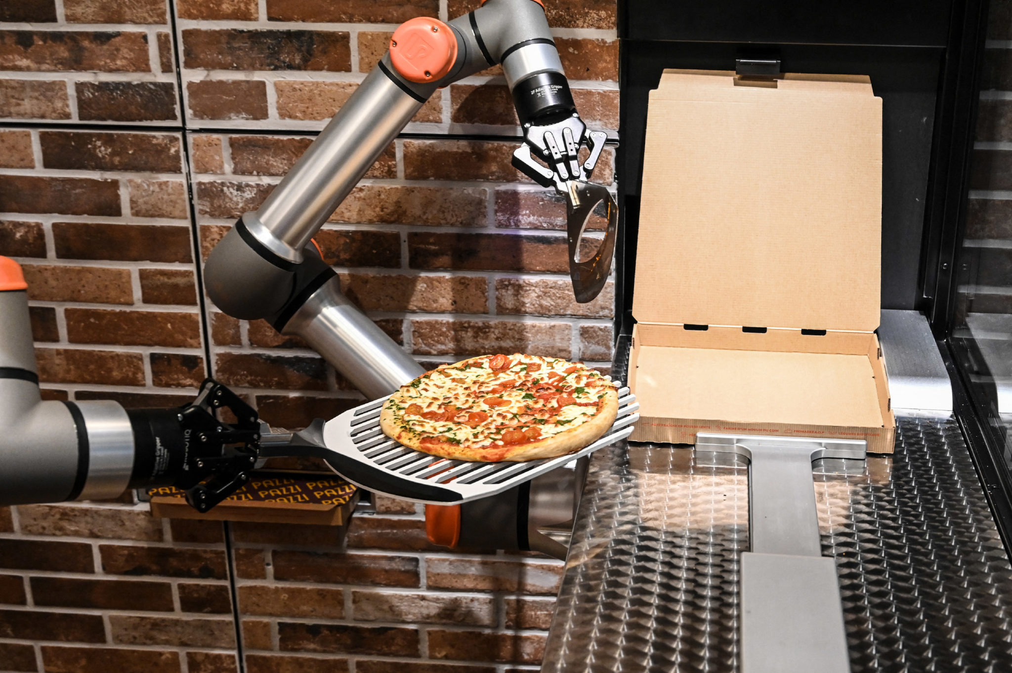 Paris gets a taste of pizza-making robots | Inquirer Technology