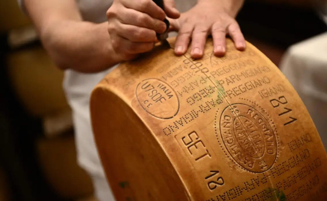 Parmesan makers fight fakes with microchips | Inquirer Technology