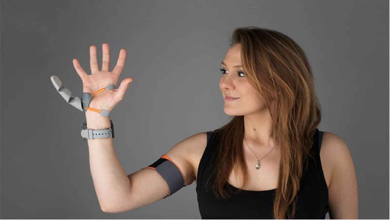 Study experiments with sixth finger prosthetic | Inquirer Technology