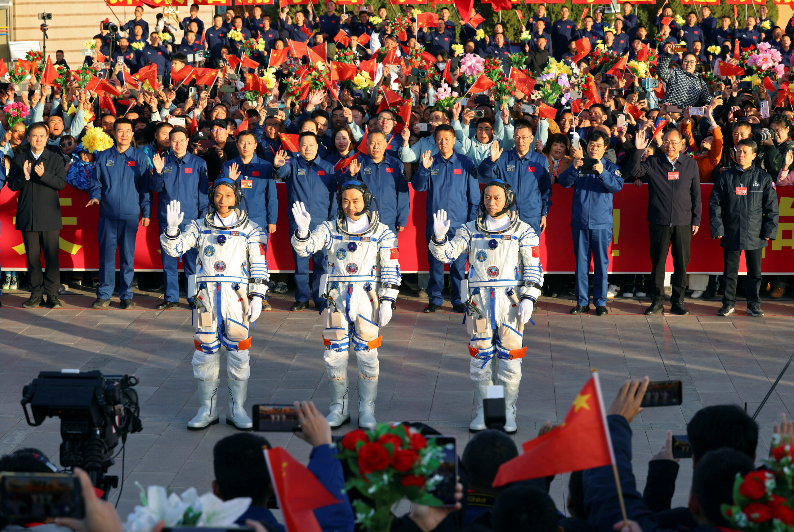 China's youngest-ever crew of astronauts heads to space station ...