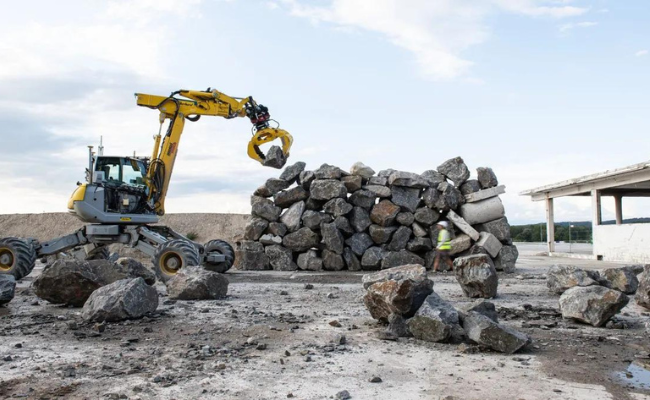 Construction robot stacks walls by itself | Inquirer Technology