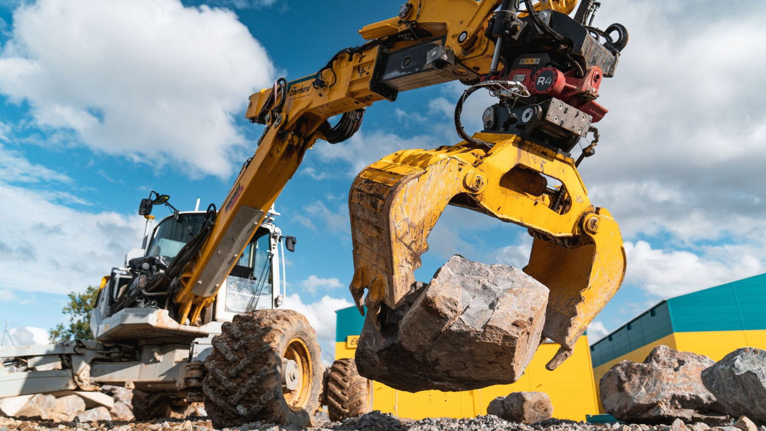 Construction robot stacks walls by itself | Inquirer Technology