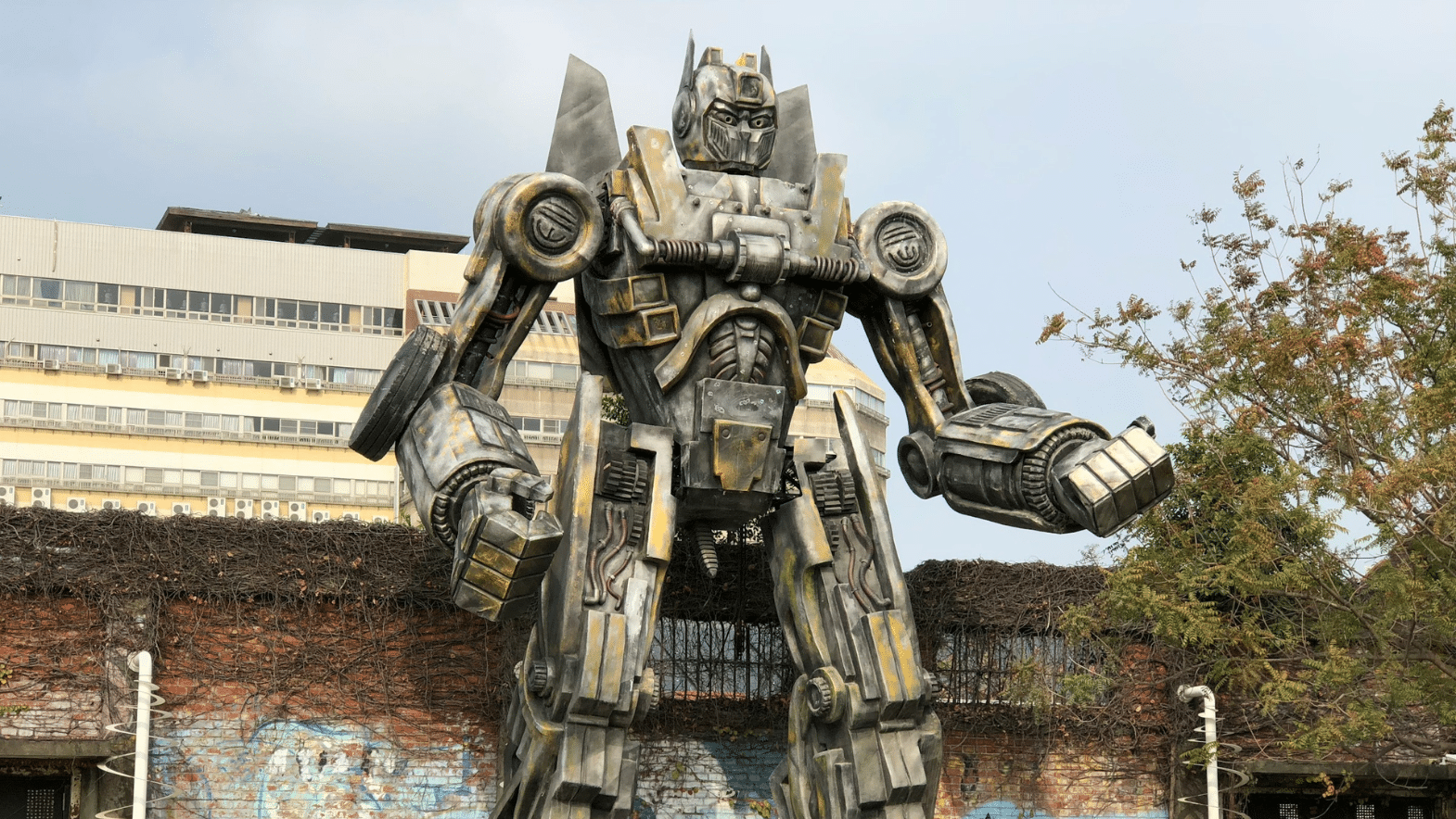 It’s a bird! It’s a plane! No, it’s the first flying humanoid bot!