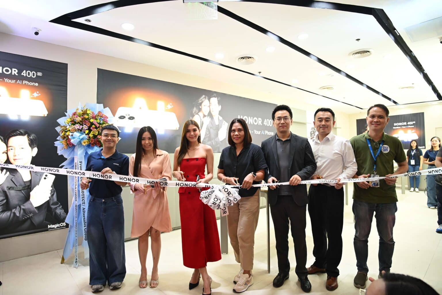 HONOR 400G hits record high sales with celeb-packed celebration