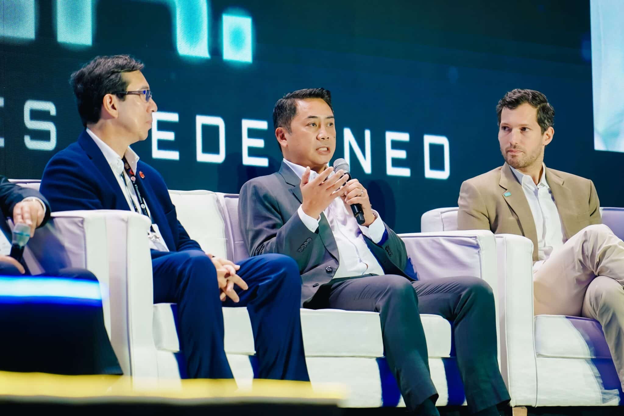 GCash leaders engaged in dialogue at Manila Tech Summit 2025 to better ...